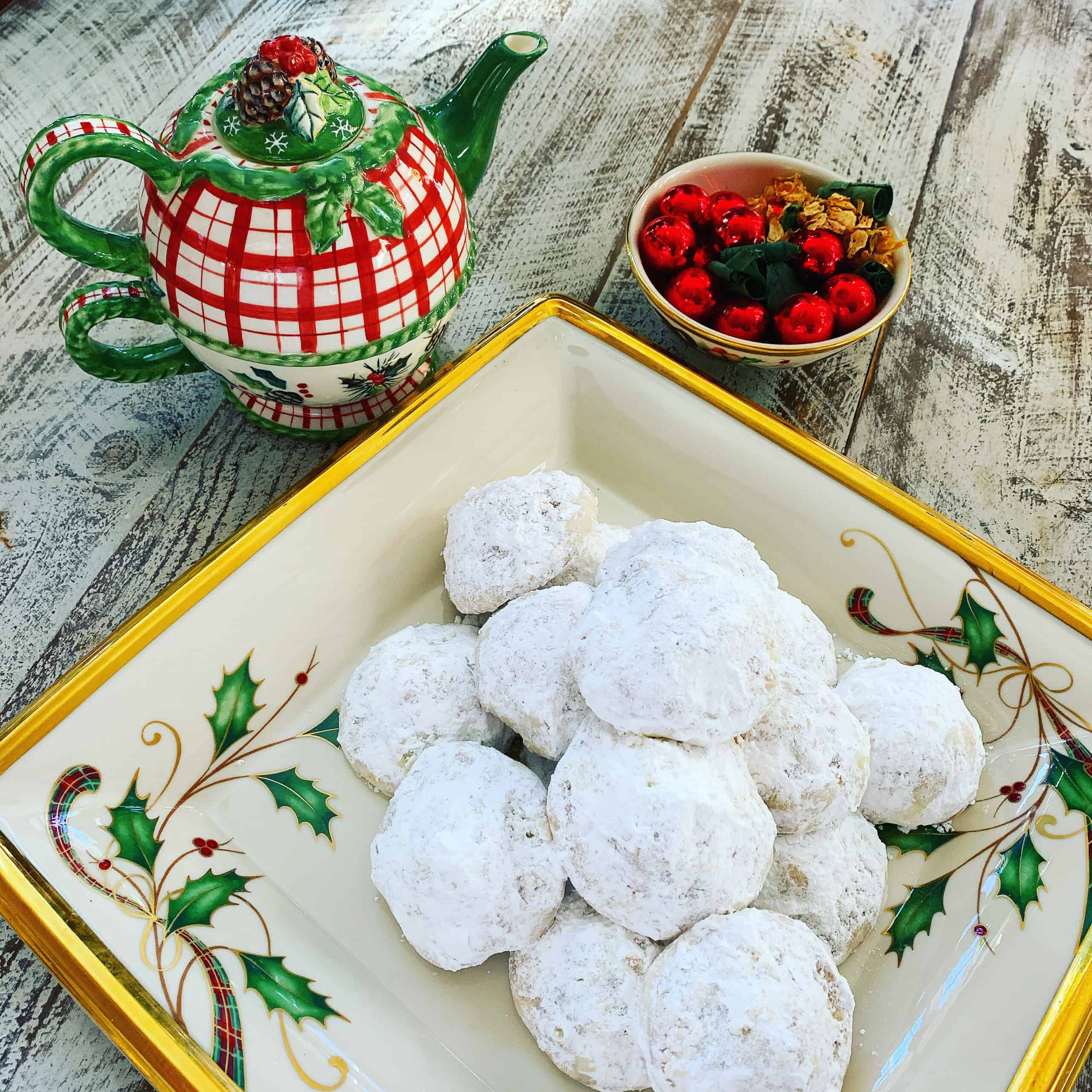 Nutella Stuffed Snowball Cookies | La Bella Vita Cucina