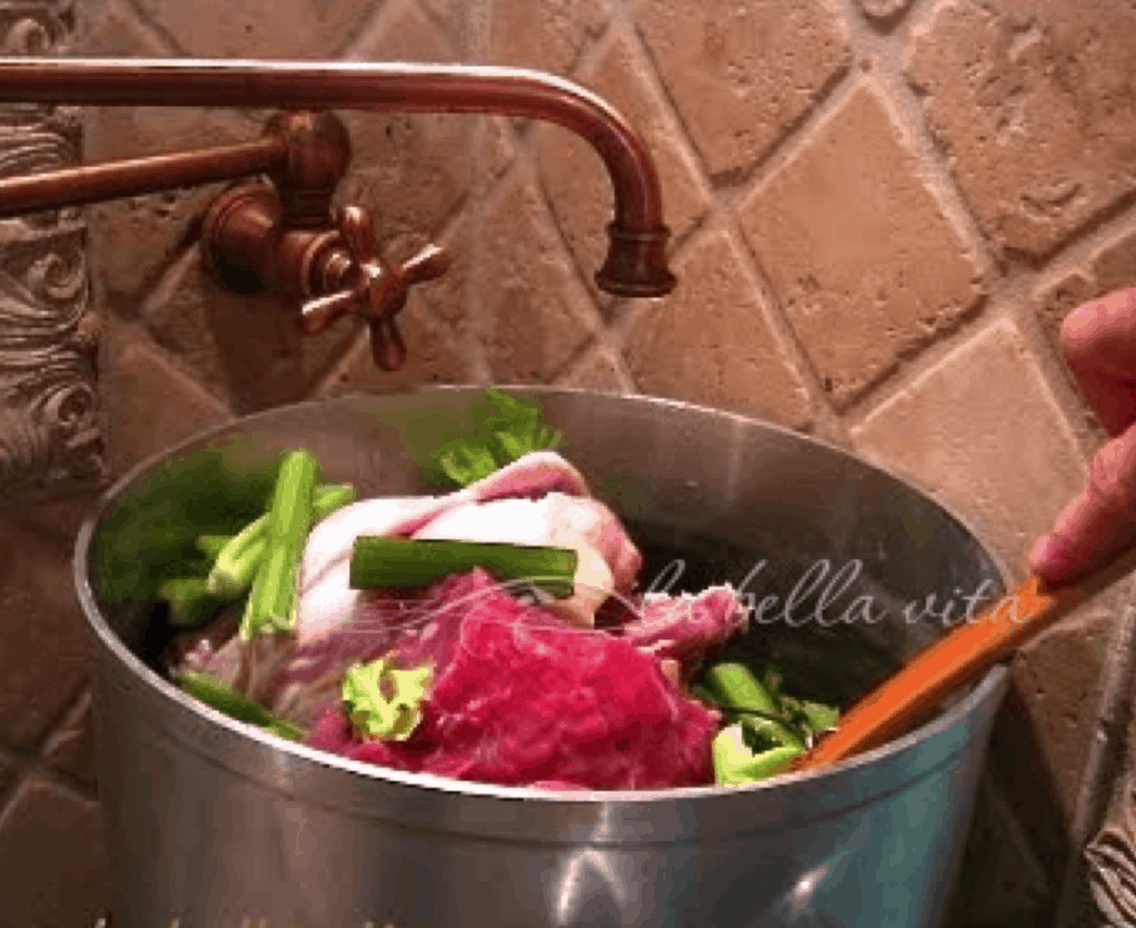 How to Make Delicious Homemade Chicken Stock with No Preservatives | La ...