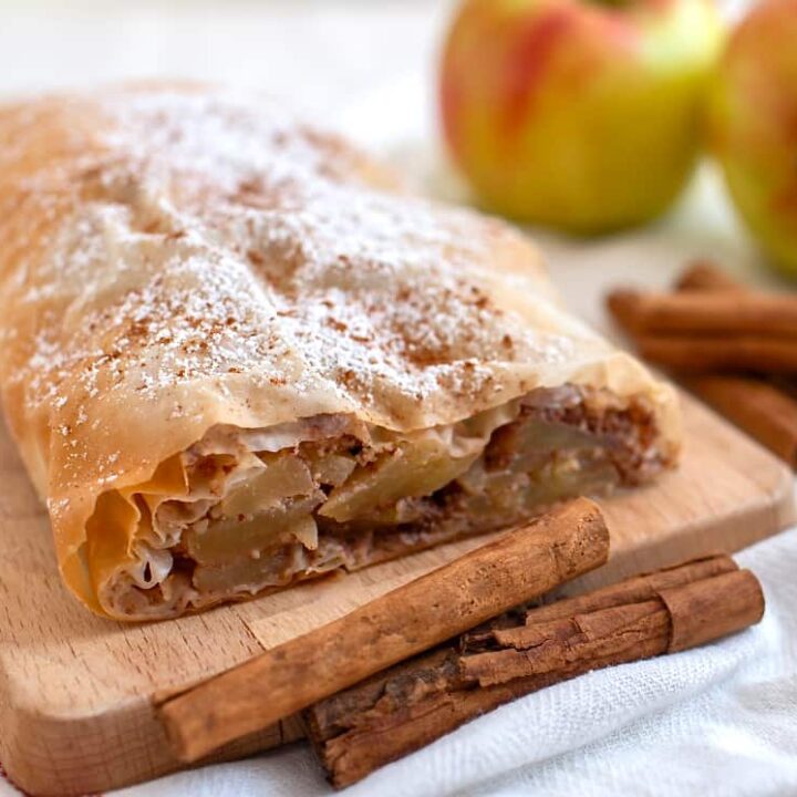 Classic Northern Italian Apple Strudel ~ Strudel di Mele | La Bella ...